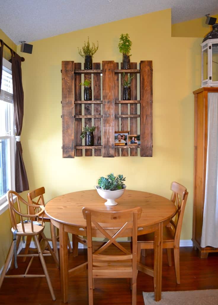 How to Hang a Pallet on Your Wall • 1001 Pallets