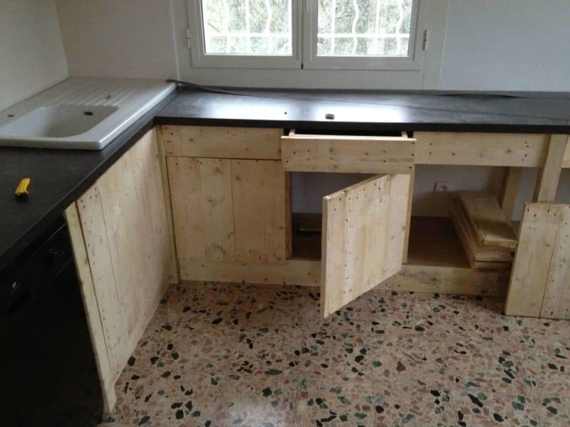 Kitchen Entirely Made From Repurposed Pallets • 1001 Pallets