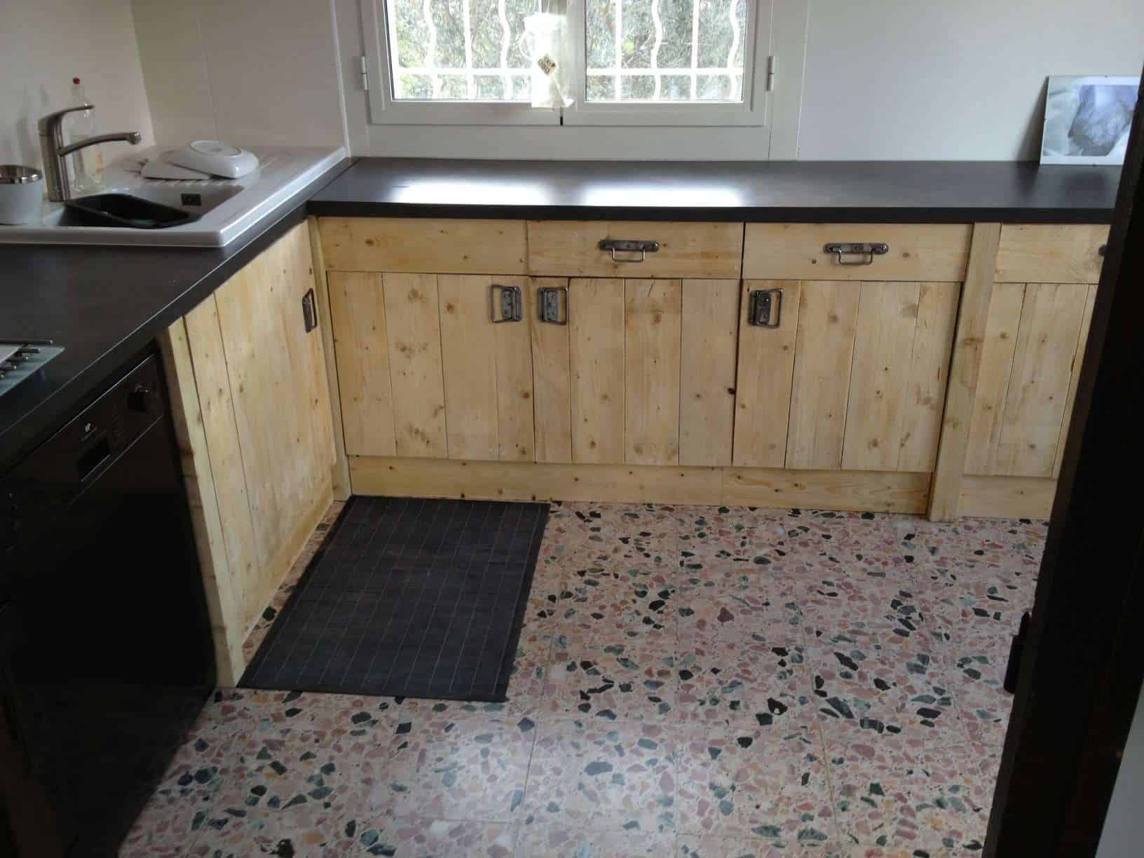 Kitchen Entirely Made From Repurposed Pallets • 1001 Pallets