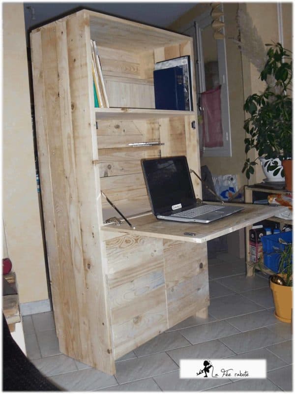 Pallets Secretary • 1001 Pallets