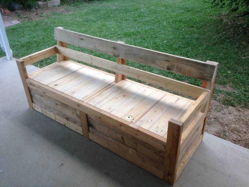 Patio Chair & Storage Box Made With Pallets • 1001 Pallets