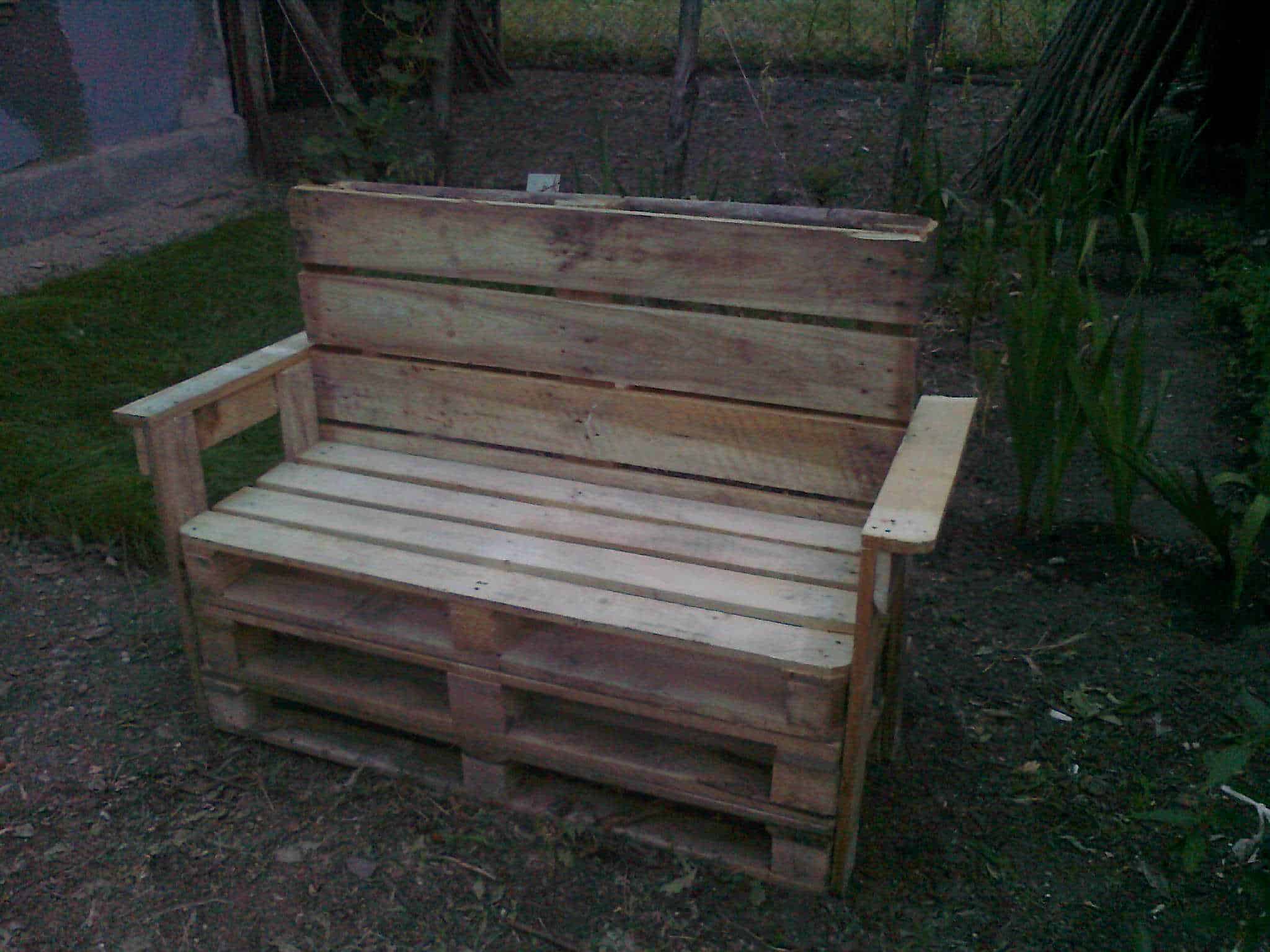 Garden Benches From Reclaimed Wooden Pallets • 1001 Pallets