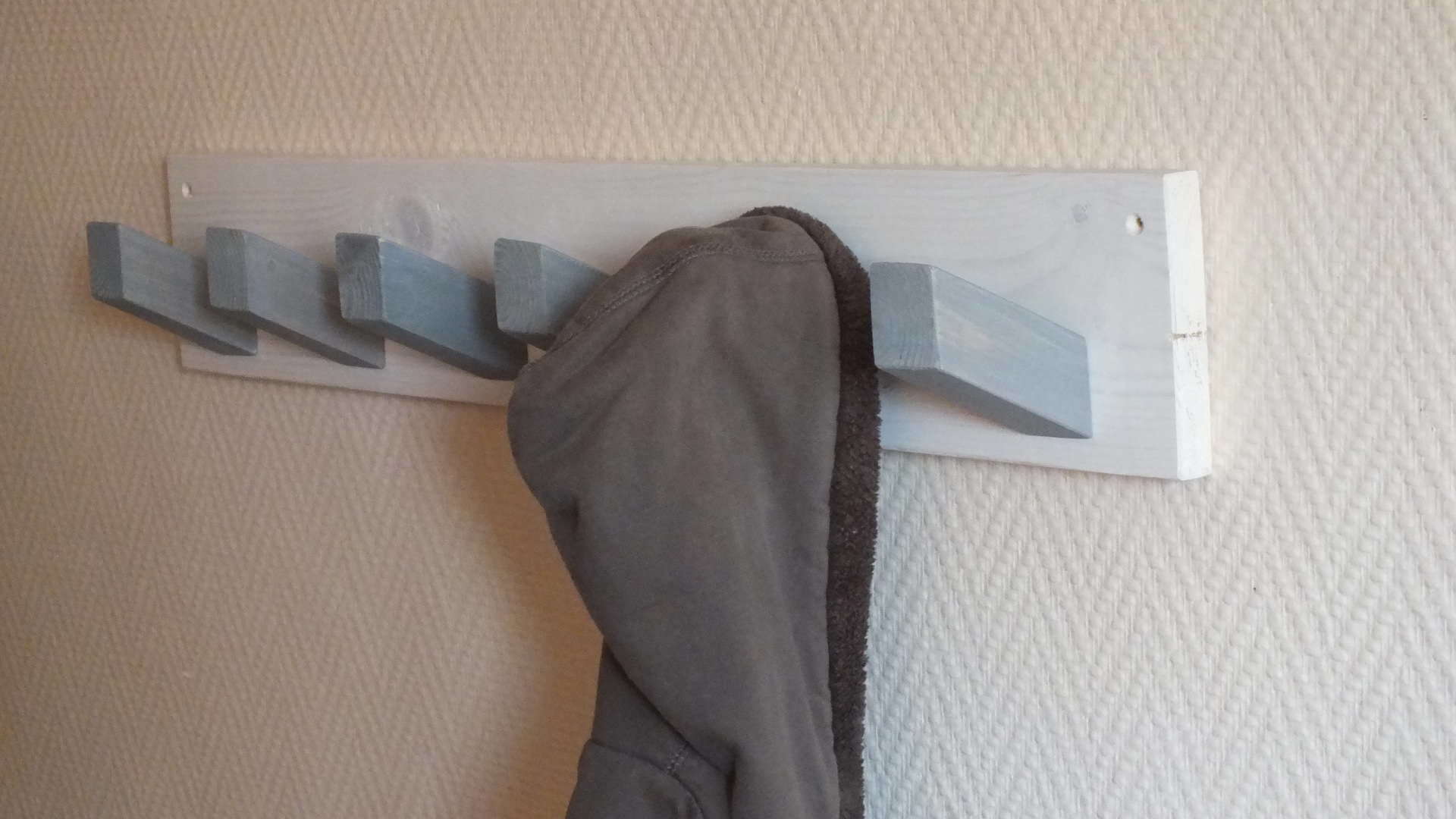 Coat Hanger From Upcycled Pallet Parts • 1001 Pallets