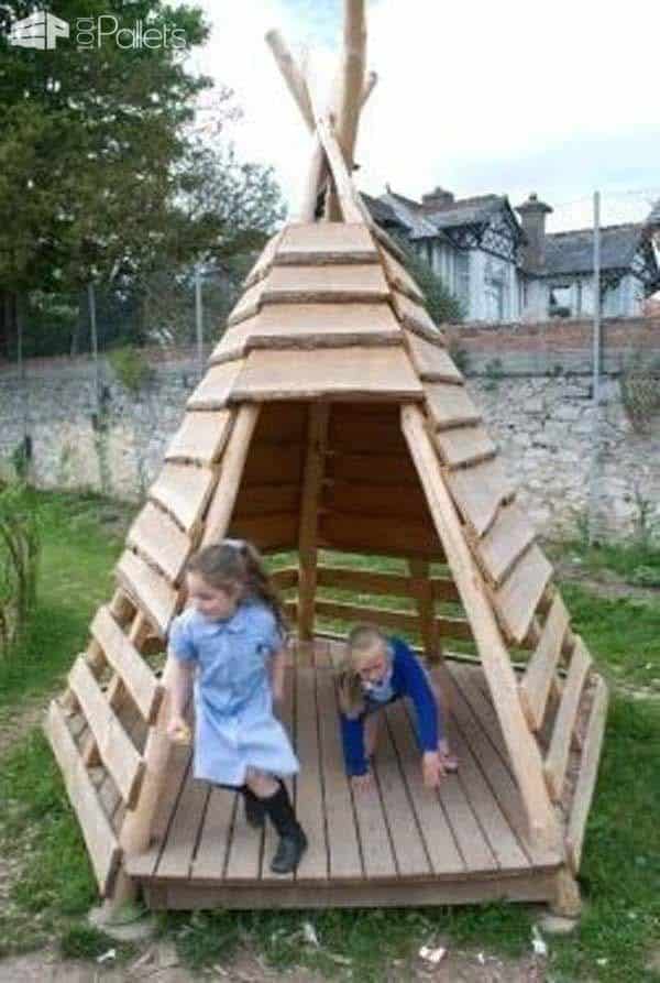 Pallets + Logs = Teepee for a Kids Playground • 1001 Pallets