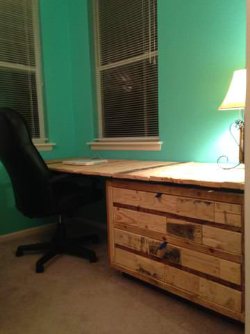 Gorgeous Desk Made Out Of Wooden Pallets & An Old Cabinet • 1001 Pallets