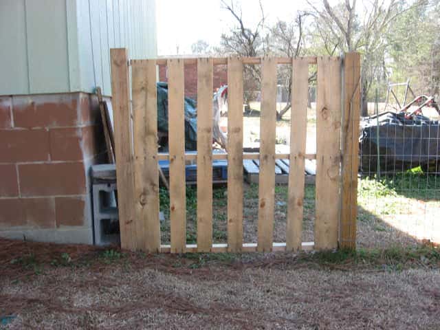 Simple Pallet Gate • 1001 Pallets