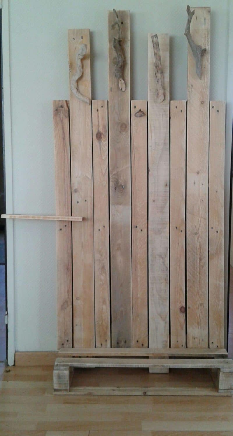 Pallet Coat Rack Without Having To Fix It On The Wall • 1001 Pallets