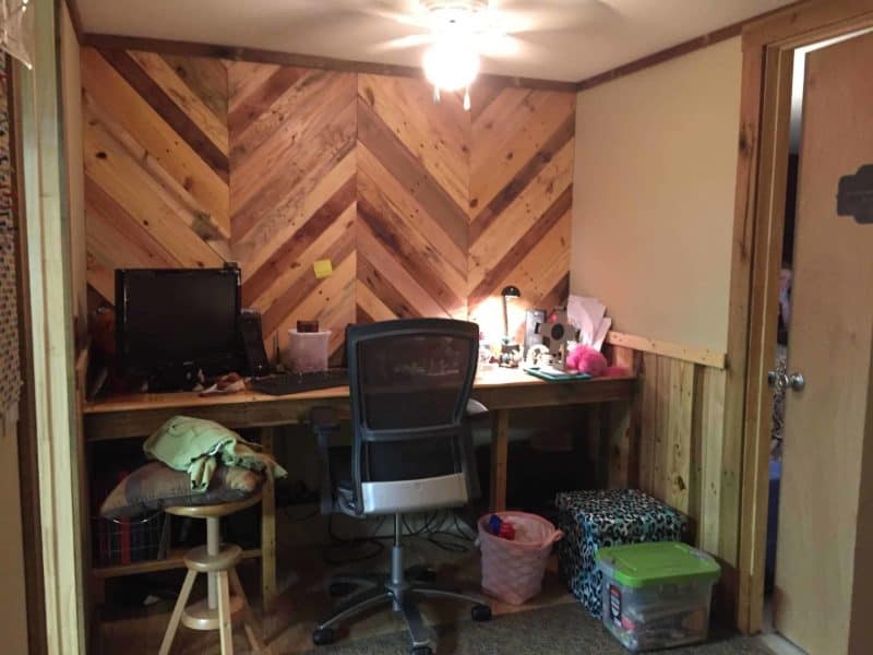 How I Built My Pallet Office (Desk & Walls) • 1001 Pallets
