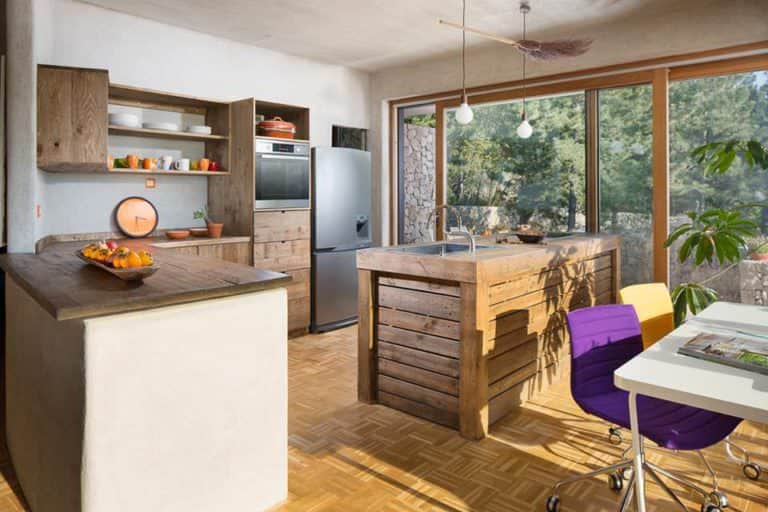 Entire Modern Kitchen Made Out Of Pallets • 1001 Pallets