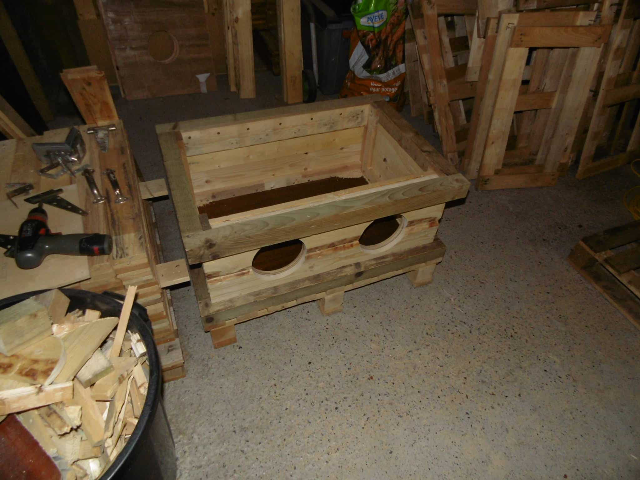Outrageous Outdoor Deluxe Pallet Cat House • 1001 Pallets