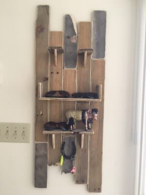 Quirky, Eclectic Pallet Wall Decor/Key Holder • 1001 Pallets