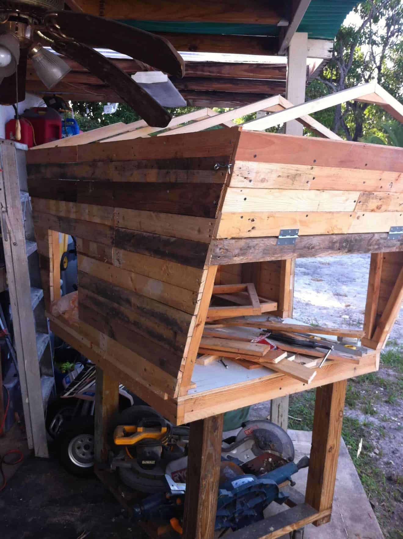Our Best Pallet Chicken Coops, Hutches & Cages • 1001 Pallets