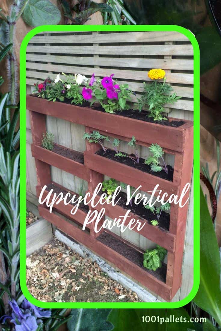 Staggered Vertical Pallet Planter • 1001 Pallets