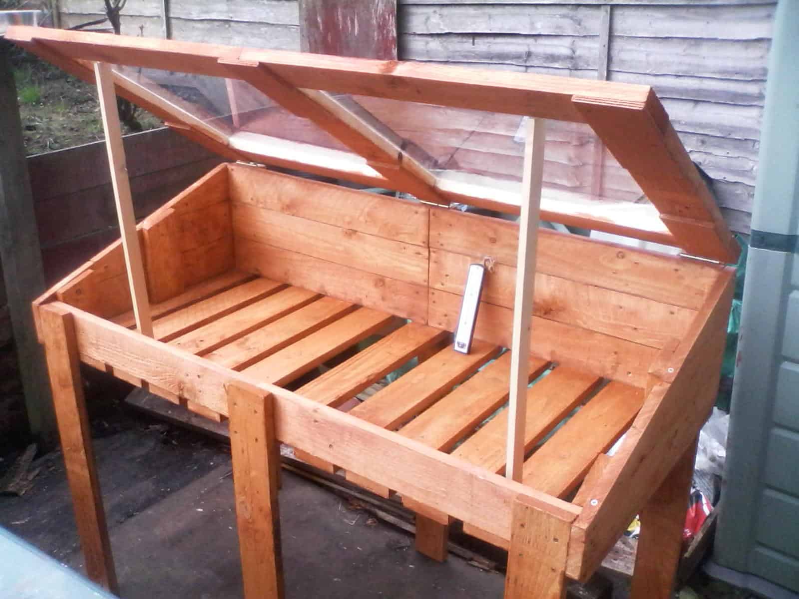 Sun-loving Raised Pallet Cold Frame For Winter Growing • 1001 Pallets