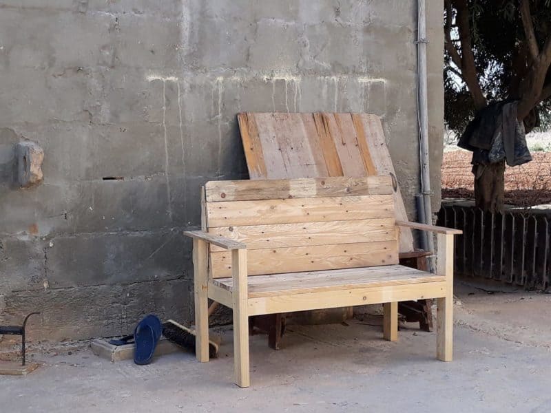Garden Bench from Wood Pallets • 1001 Pallets