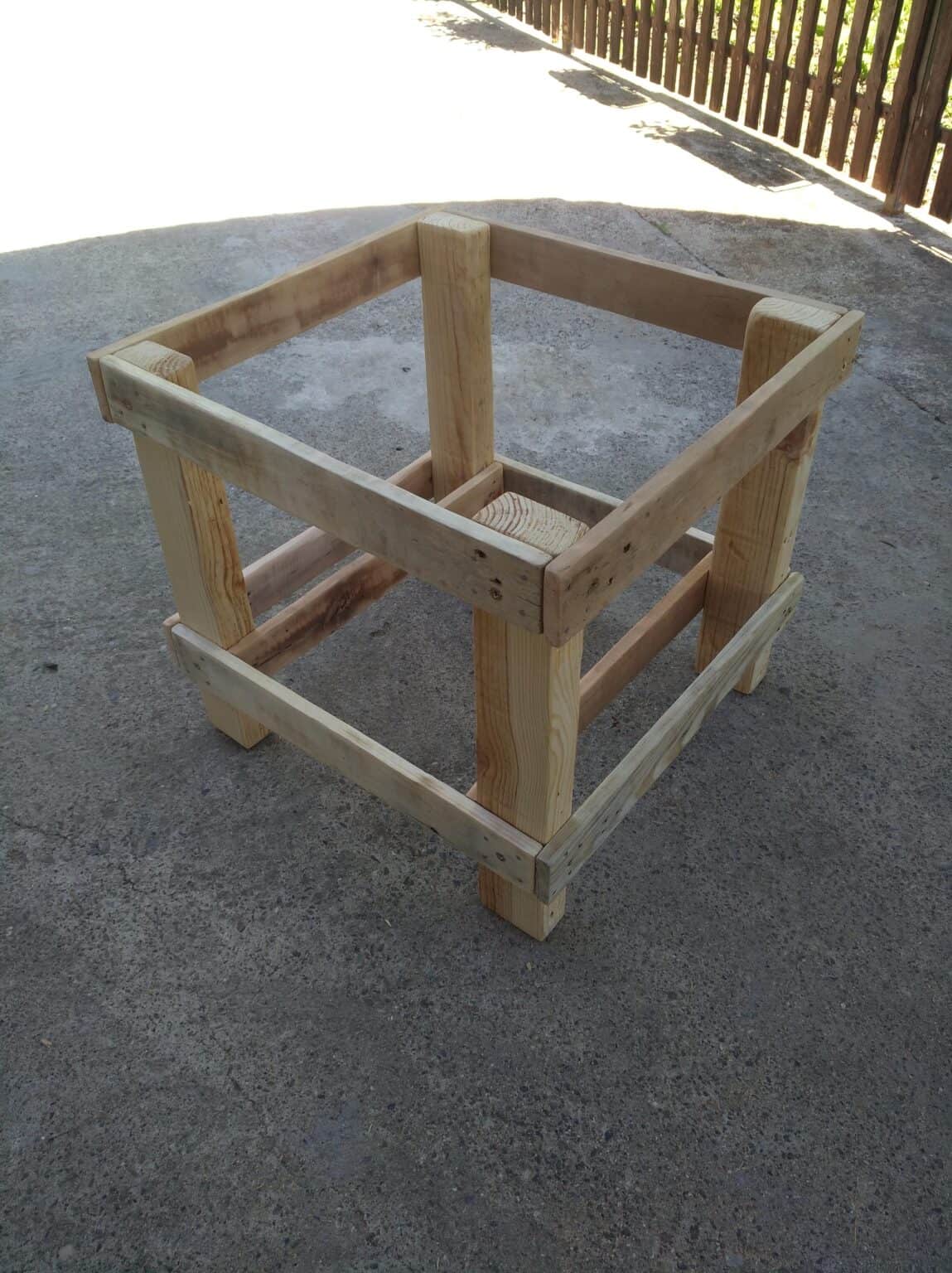 How I Мade A Small Pallet Coffee Table For The Balcony • 1001 Pallets