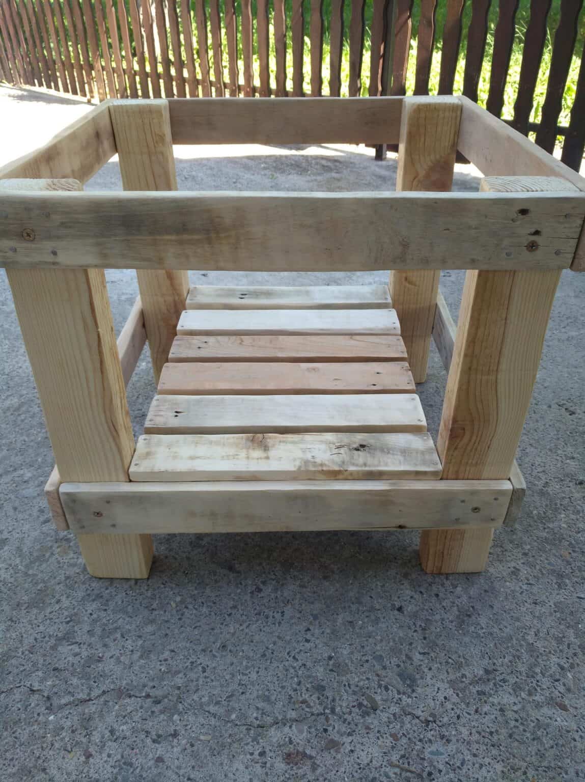 How I Мade A Small Pallet Coffee Table For The Balcony • 1001 Pallets