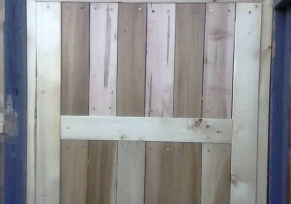 Backyard Fence Made with Repurposed Pallets • 1001 Pallets
